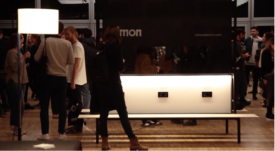 "Conectar Luz y Emoción" Simon en MicroSalón AEC 2021 - APEME